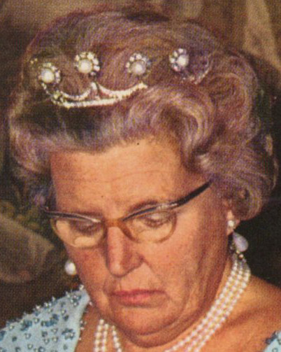 Tiara Mania: Queen Juliana of the Netherlands' Pearl Button Tiara
