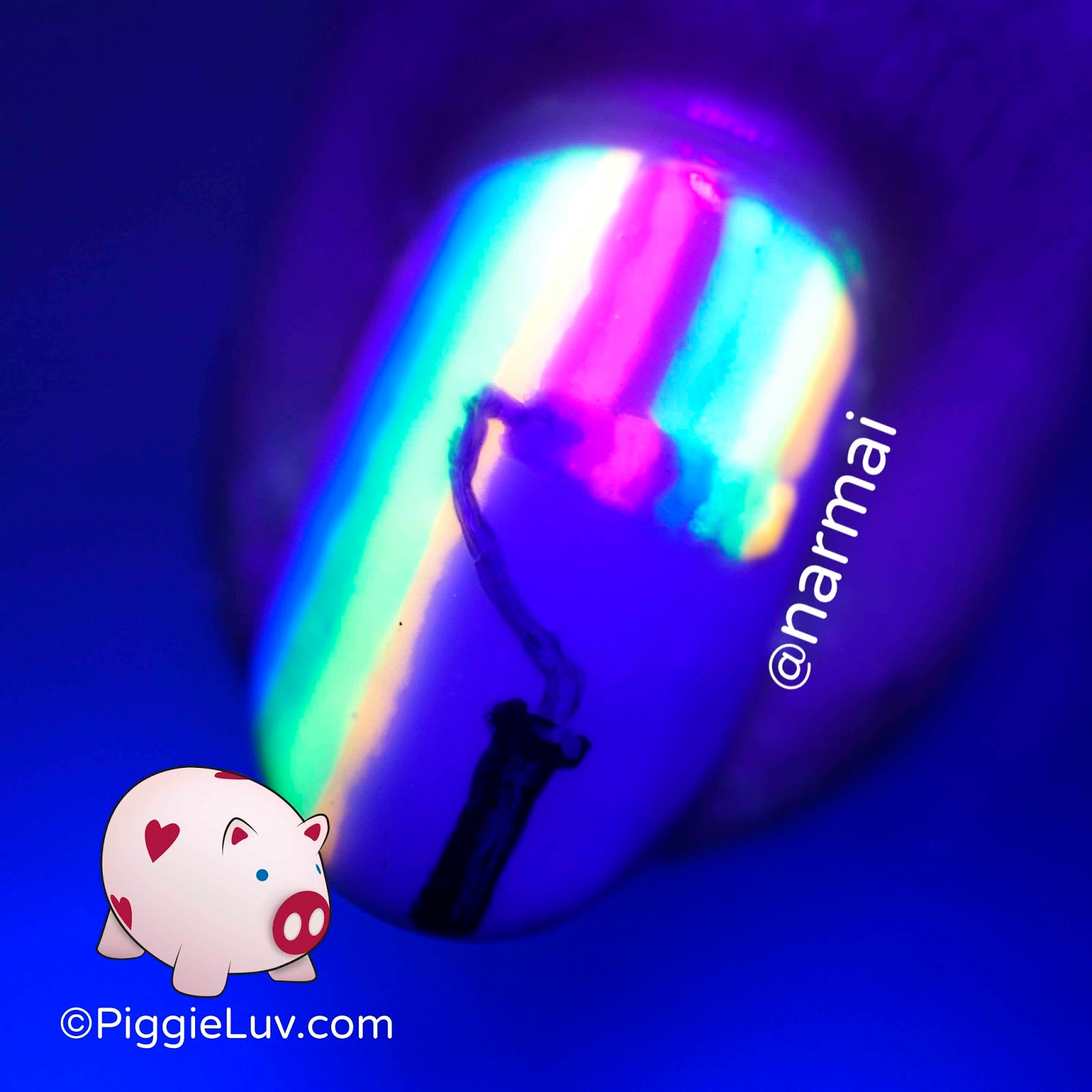 PiggieLuv: Paint roller nail art
