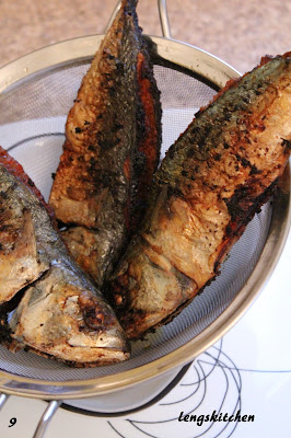 Kitchen Chaos: Sambal Stuffed Mackerel 参巴塞 Kembung 鱼