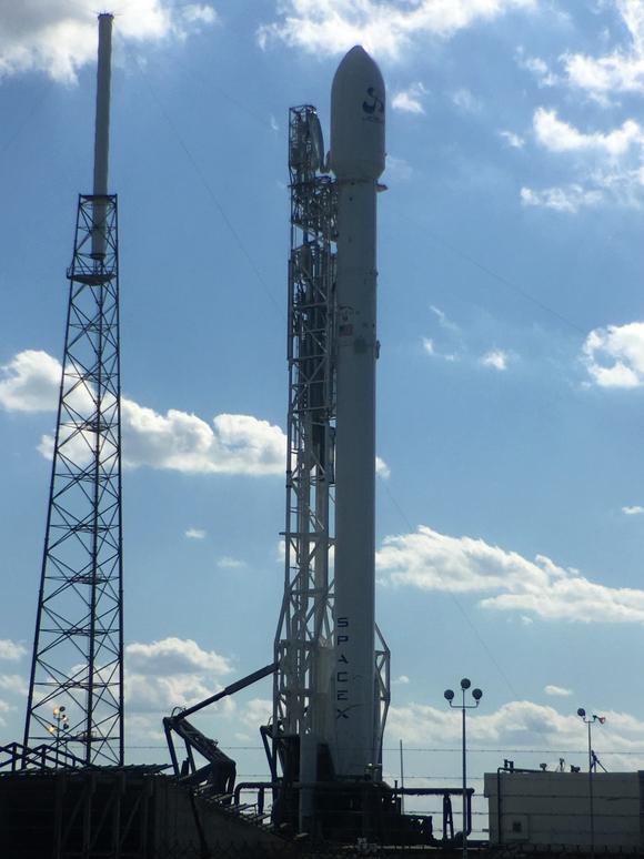 Spacex plans to use a lot more carbon fiber for lighter rockets as ...