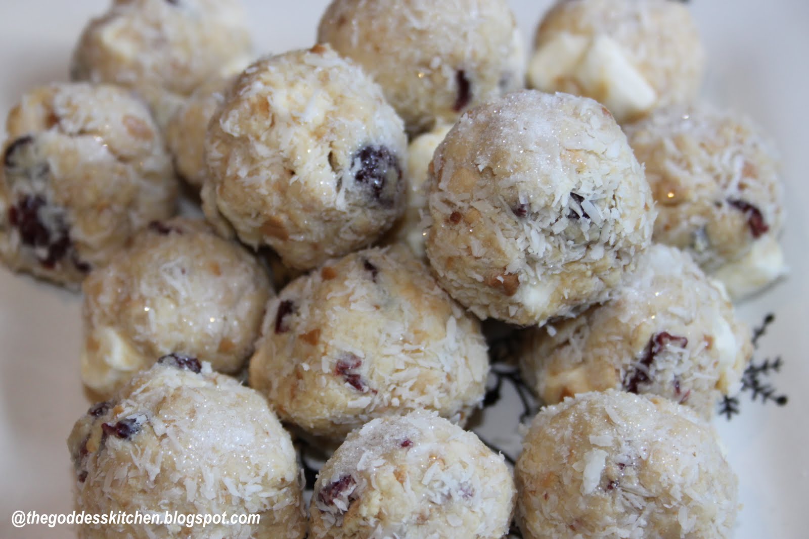 ♥ The Goddess's Kitchen ♥: Sweet Snowballs