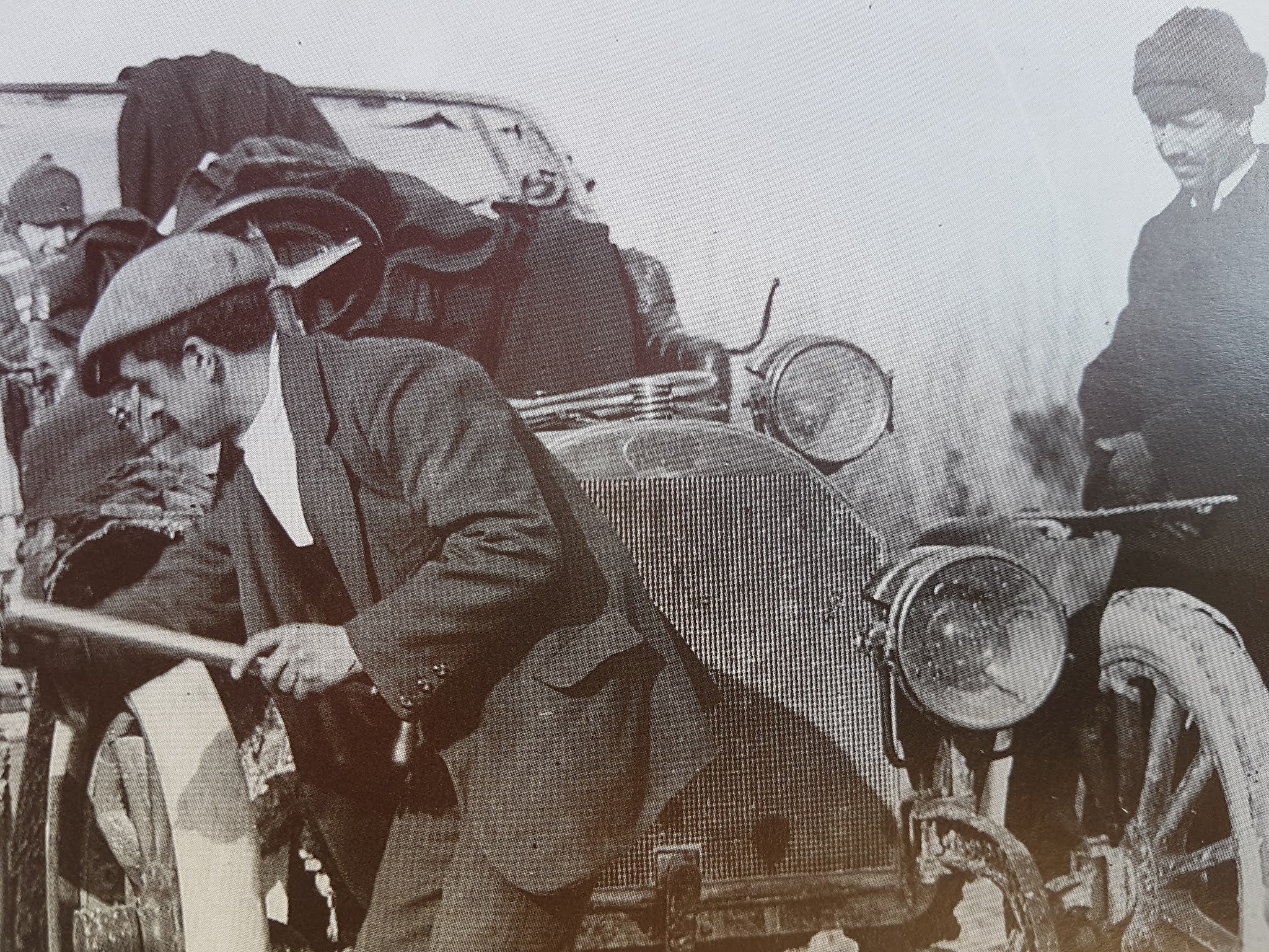 RadiatorEmblems: ZÜST / ITALY