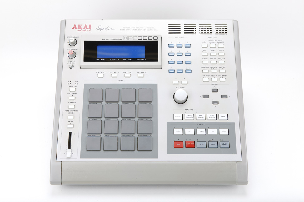 MATRIXSYNTH: Akai Roger Linn MPC 3000 SN 79525-00586