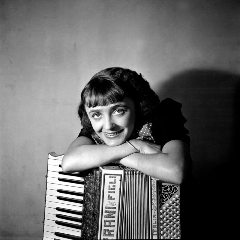 40 Beautiful Photos of Édith Piaf in the 1930s and '40s ~ Vintage Everyday