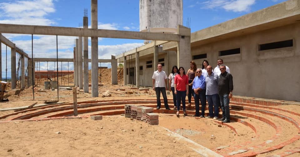 Icó na rede: Laís Nunes e Dr. Quilon Peixoto visitam obras da creche e ...