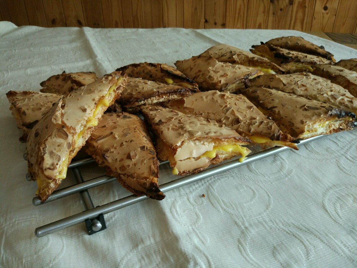 With Chocolate Brown: Jesuítas com Doce de Ovos