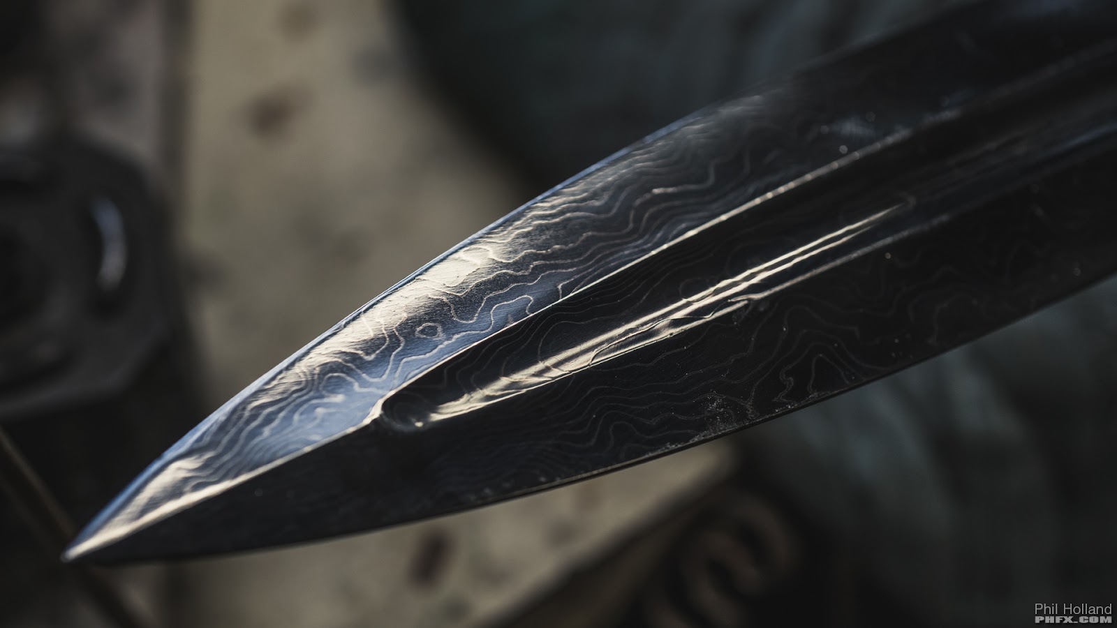 Épée forgée en acier de Damas - filmée sur RED Weapon 8K