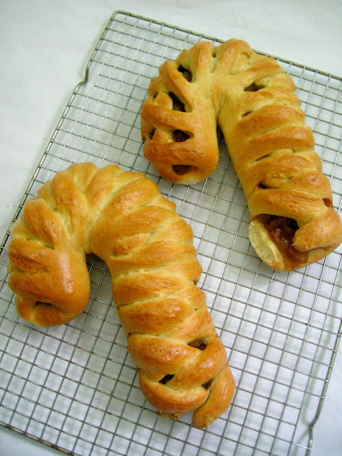 Peng's Kitchen: Cinnamon Apple Candy Cane Kolache