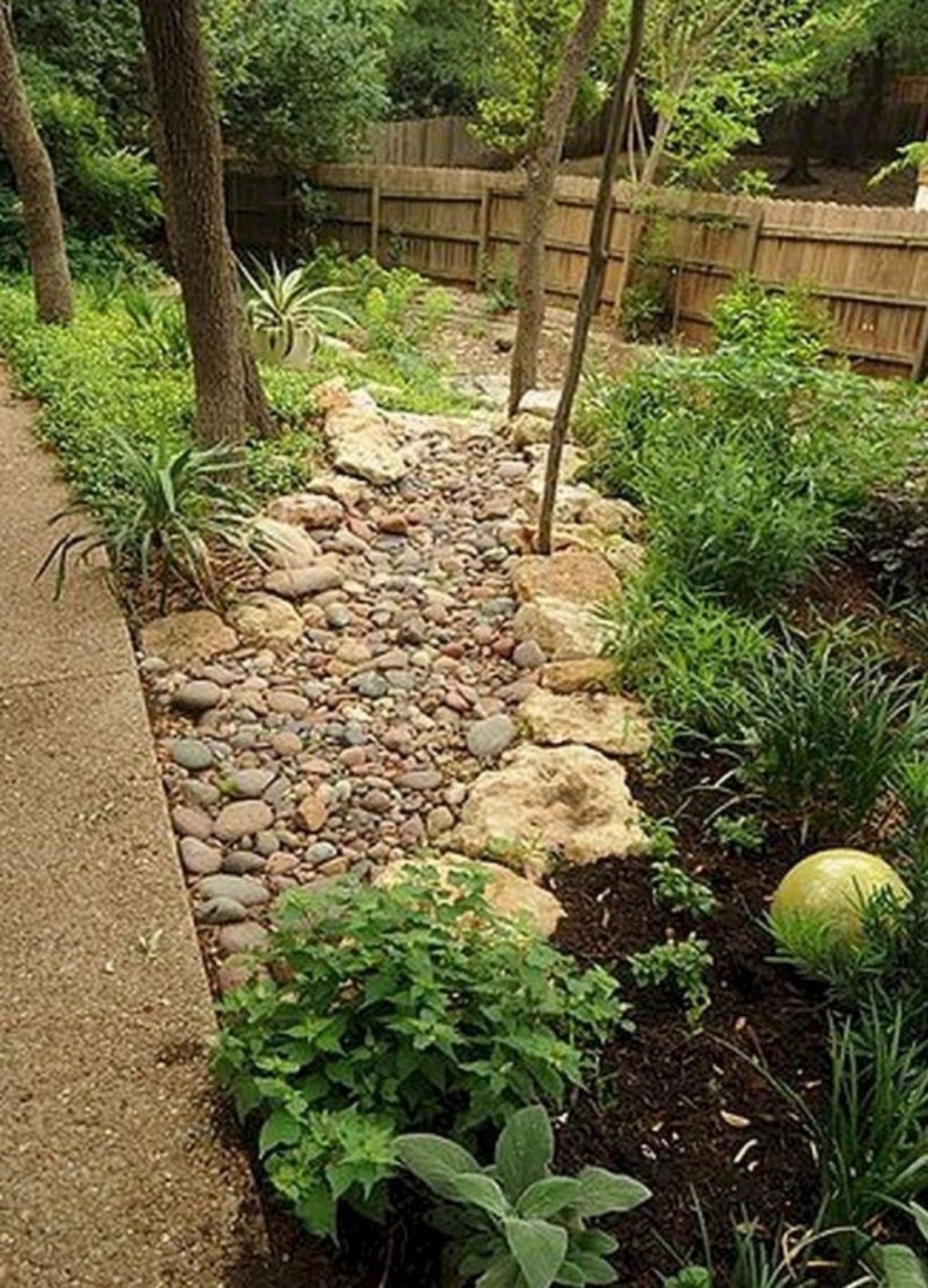 40+ Cool Front Yard Rock Garden Ideas