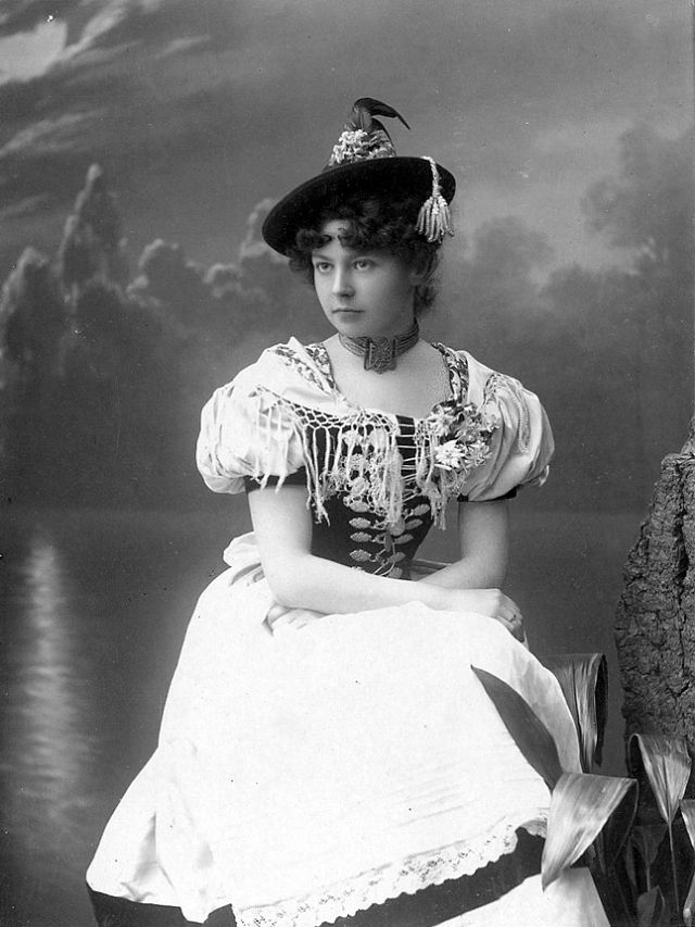 Stunning Photos of Stylish Girls That You Won't Believe They Came From ...