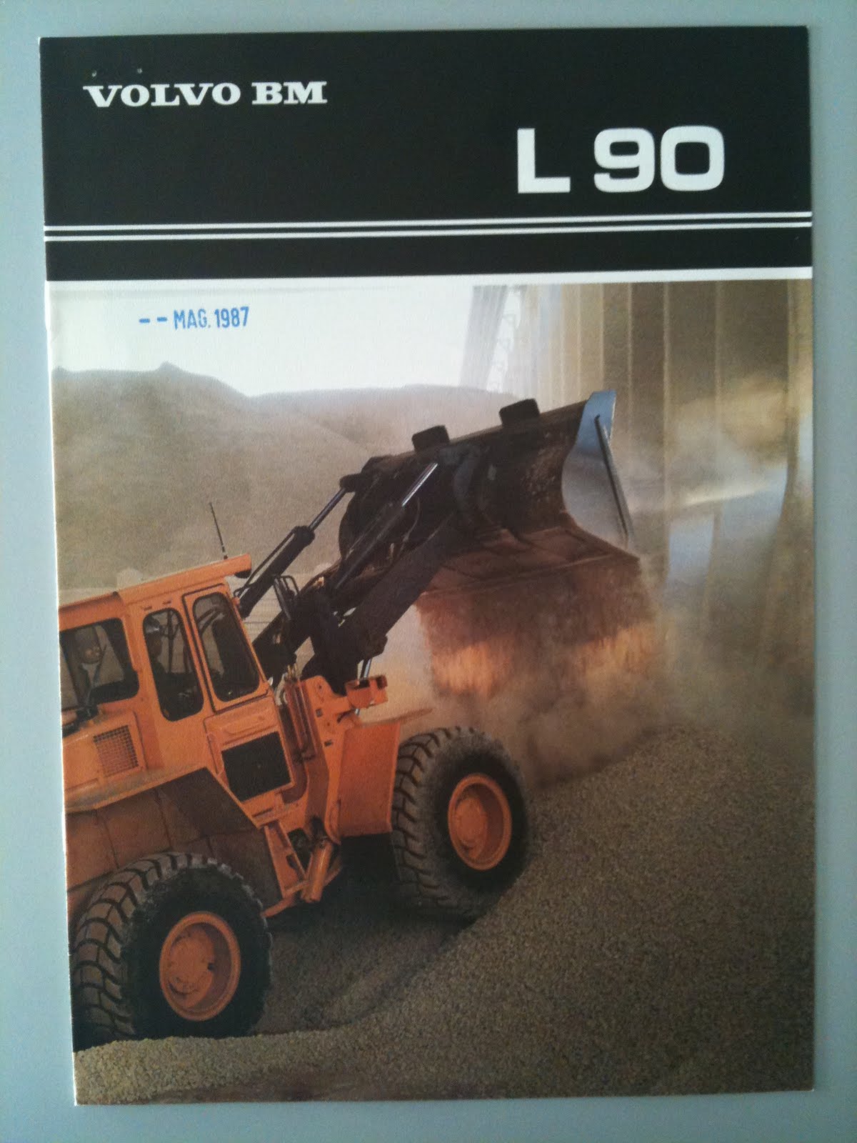 Earthmoving Machinery Sales Brochures: Volvo Wheel Loader L90 #415