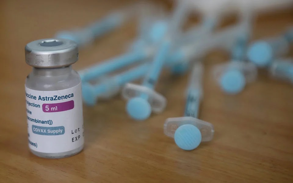 ΚΙ ΑΛΛΟΙ ΘΑΝΑΤΟΙ! ΣΤΑΜΑΤΑΕΙ το εμβόλιο της AstraZeneca (στους κάτω των ...