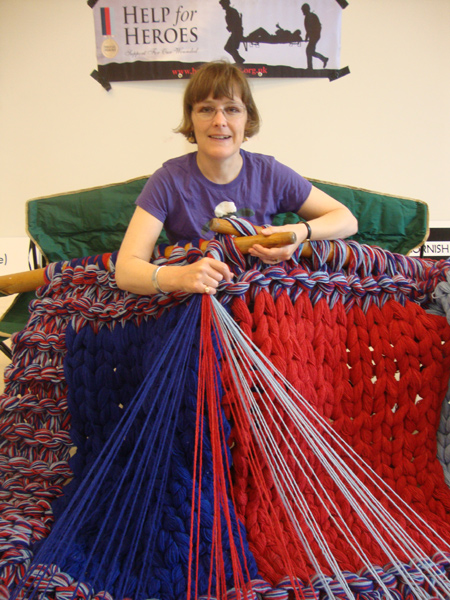 Julia's KnitWits Blog: Extreme Knitting For World Wide Knit in Public Day!