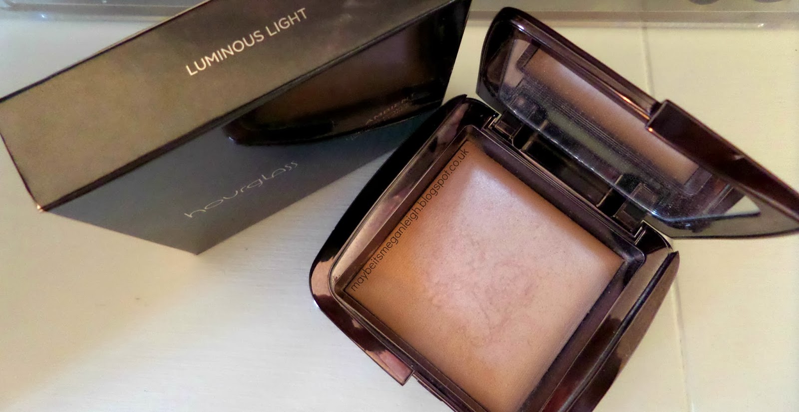 Hourglass Ambient Lighting Powder 'Luminous Light' - Maybe Its Megan Leigh