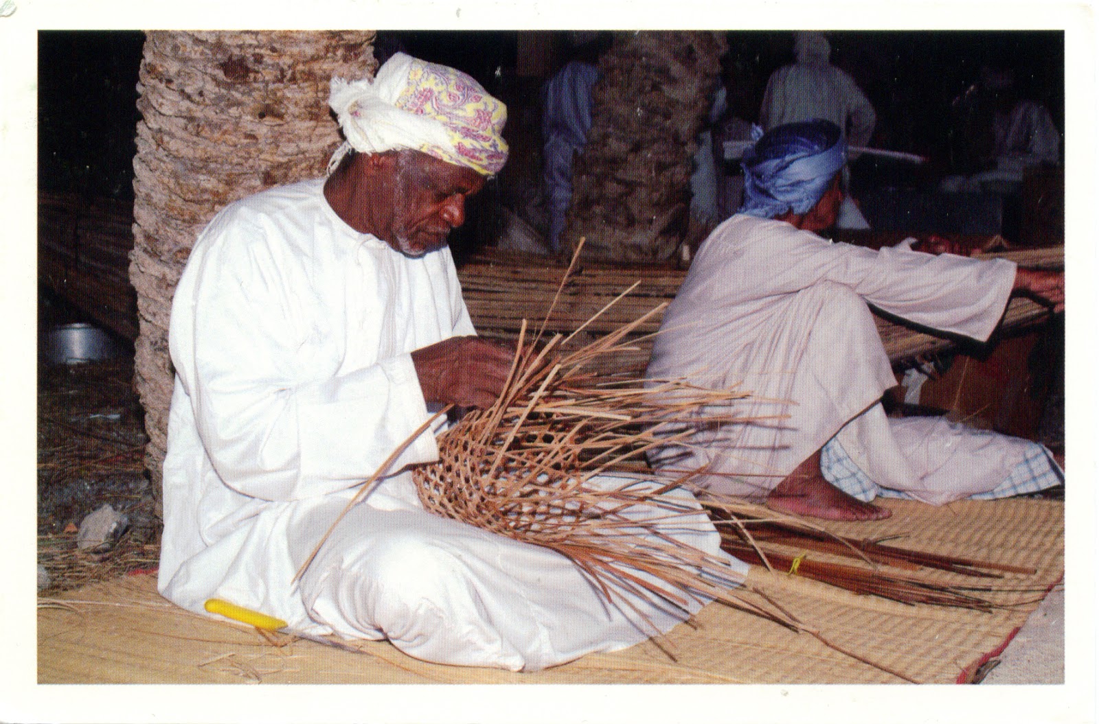 WORLD, COME TO MY HOME!: 0738 OMAN - A traditional craftsman