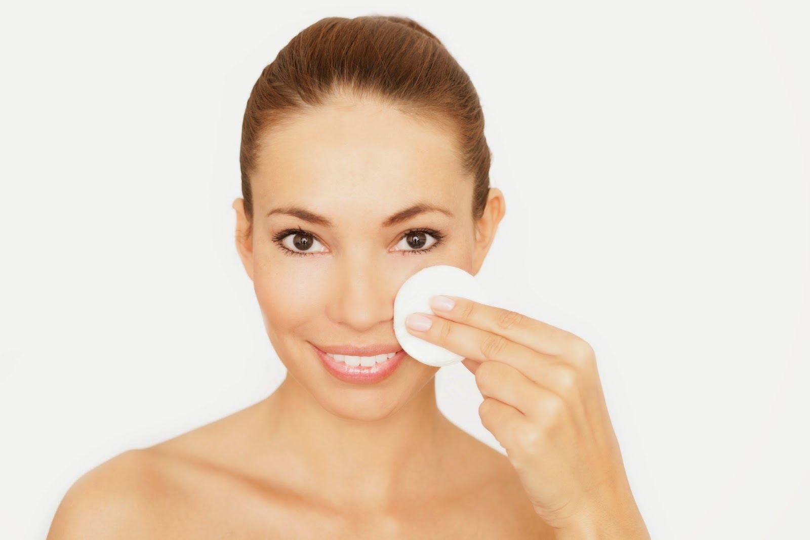 7 Steps To Remove Your Makeup Properly | Diva Likes