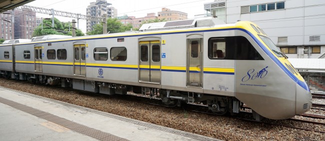 飛行場の測候所: 台鐵EMU800增備車形式照