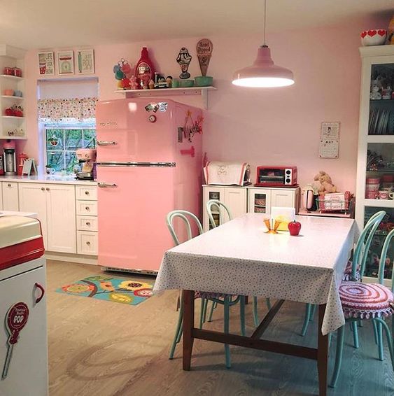 Most Beautiful 35 Retro Decoration Samples - Lady's Houses