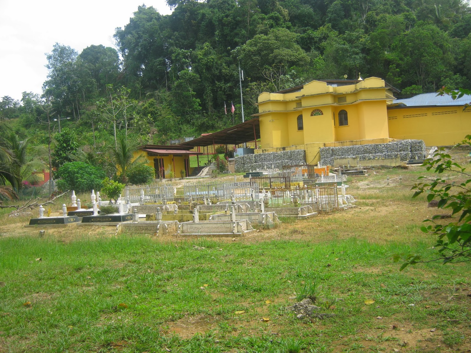 BESI WAJA: Menziarahi Makam Penghulu Dol Said