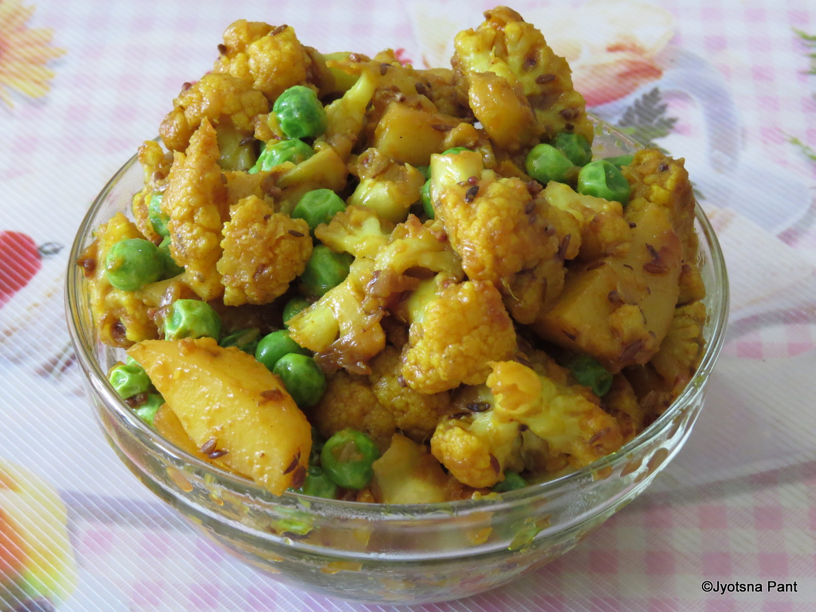 With Love from Mom's Kitchen: Masala Gobhi (Spicy Cauliflower Savory)