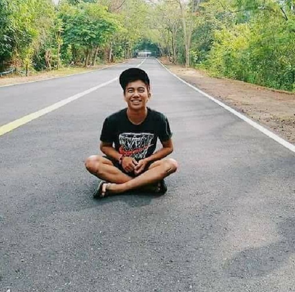 Jeepney driver goes viral for inspiring graduation story