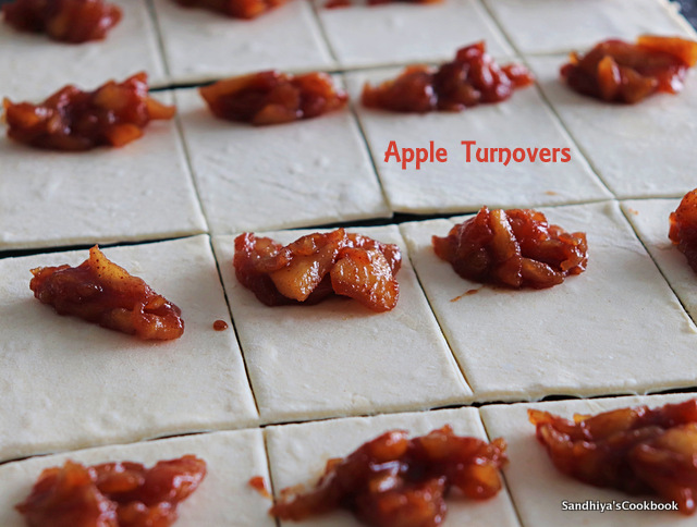Sandhiya's Cookbook: Mini Apple Turnovers with Puff Pastry | Bite Size ...
