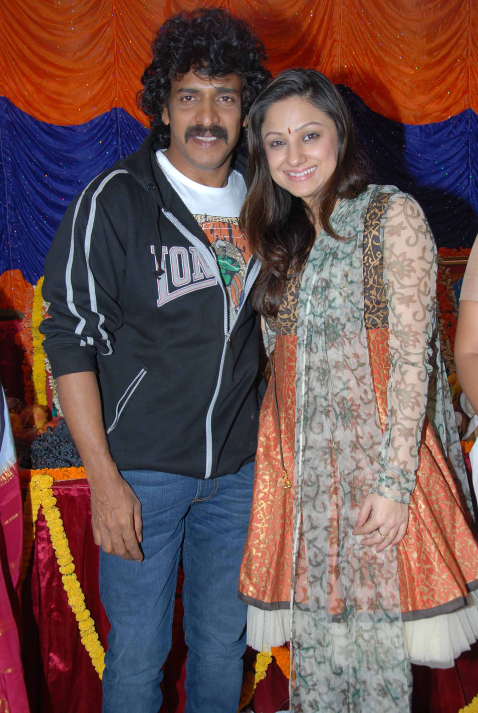 Kannada Actor Upendra Family Pics - MERE PIX