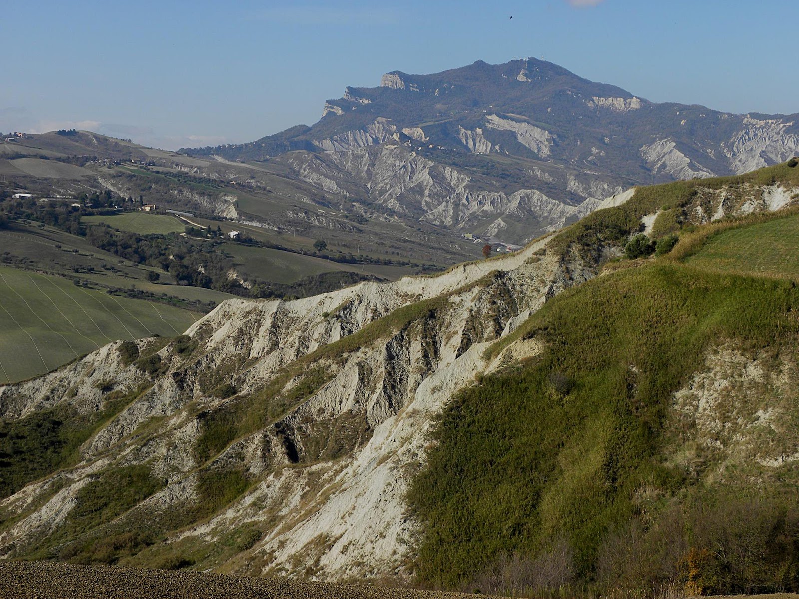 Visita a Ripaberarda ( AP ) paese a cavallo dei calanchi piceni - THE ...
