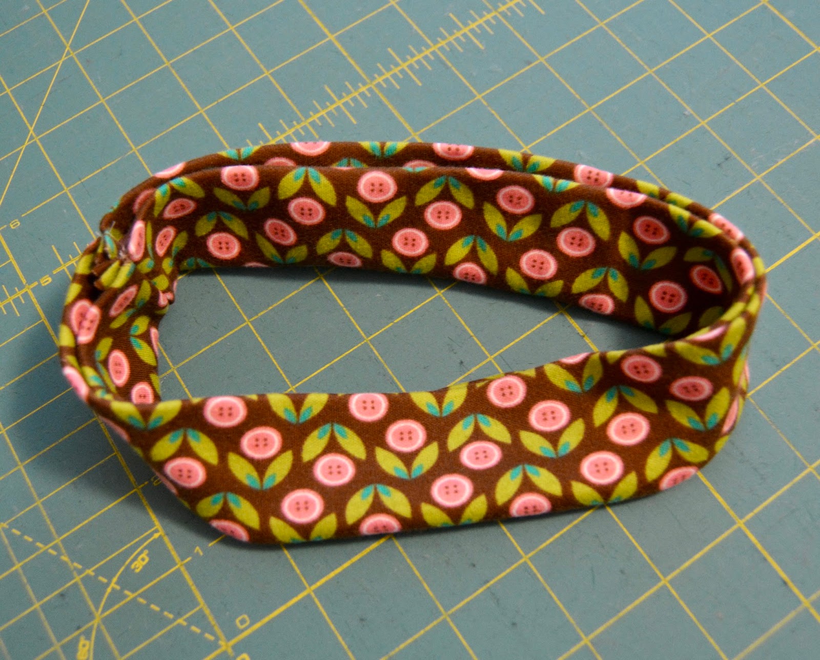 Roonie Ranching: The Easiest Scrunchie Ever -- Sewing Tutorial