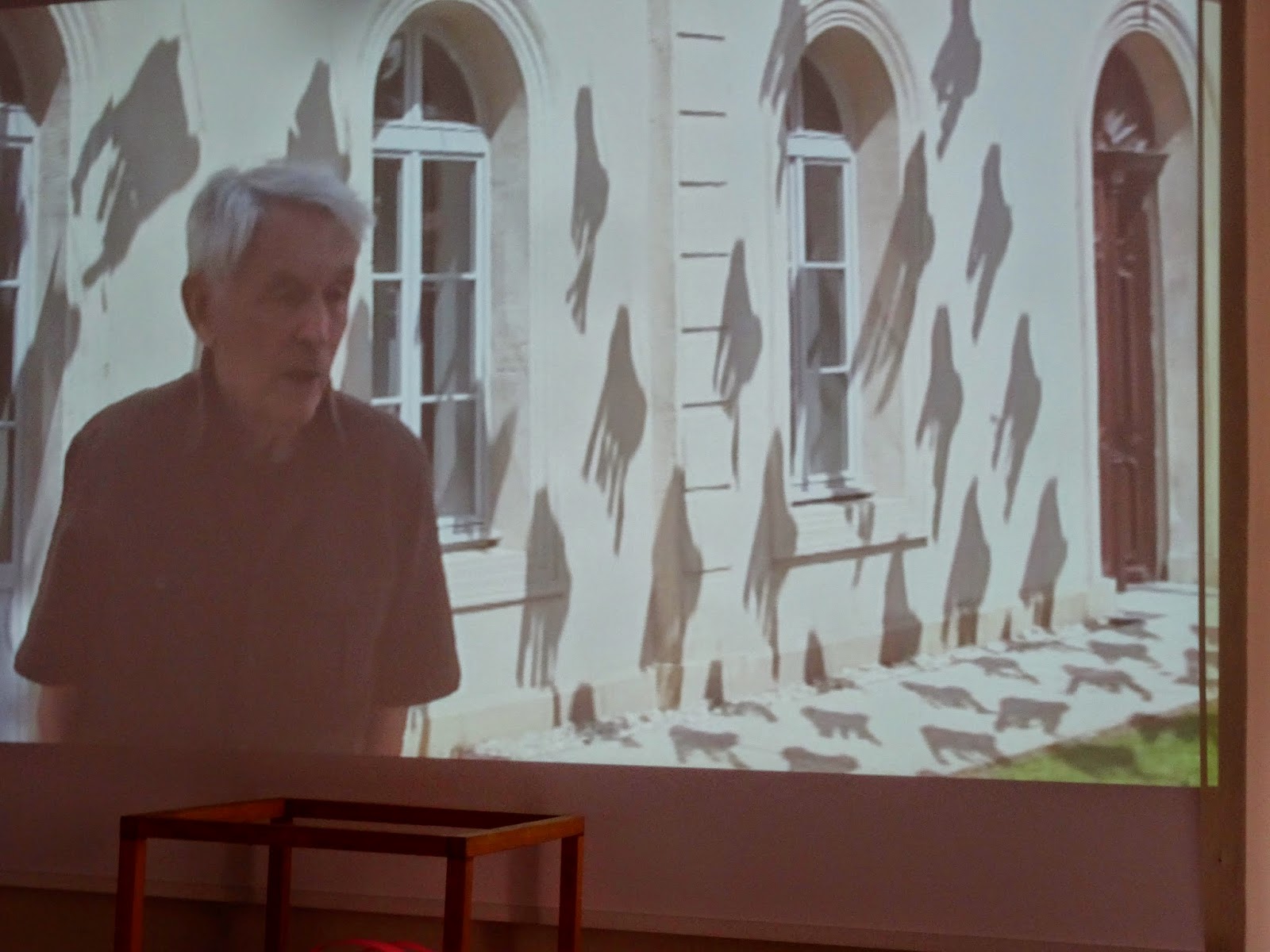 paumée: Temps fatigué, retaper ville et Brigetoun, l'air du temps de ...