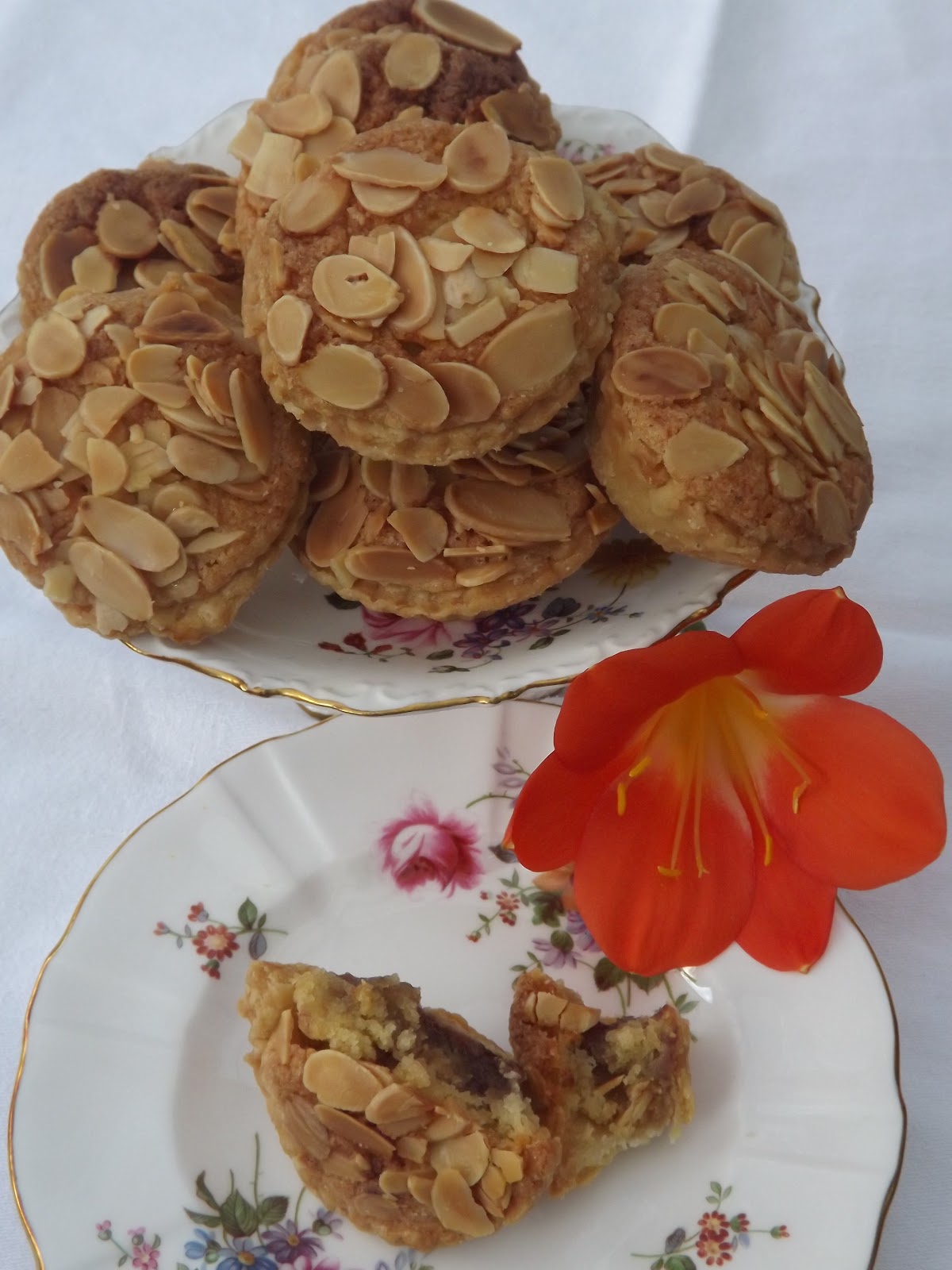 La Différence: Bakewell Tarts aka Almond Tarts with Raspberry Jam