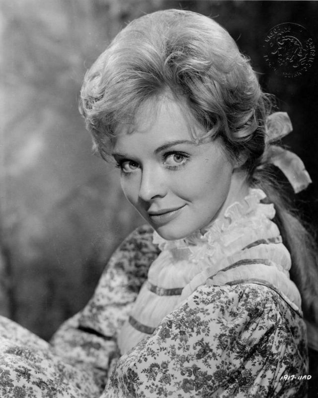 30 Amazing Black and White Photos of a Very Young and Lovely Susannah ...