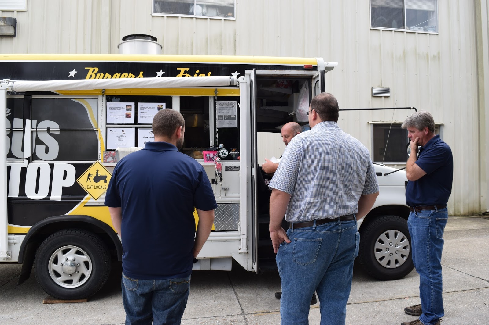 The Bus Stop, Tiny Bus Producing Large Flavors - DA' STYLISH FOODIE