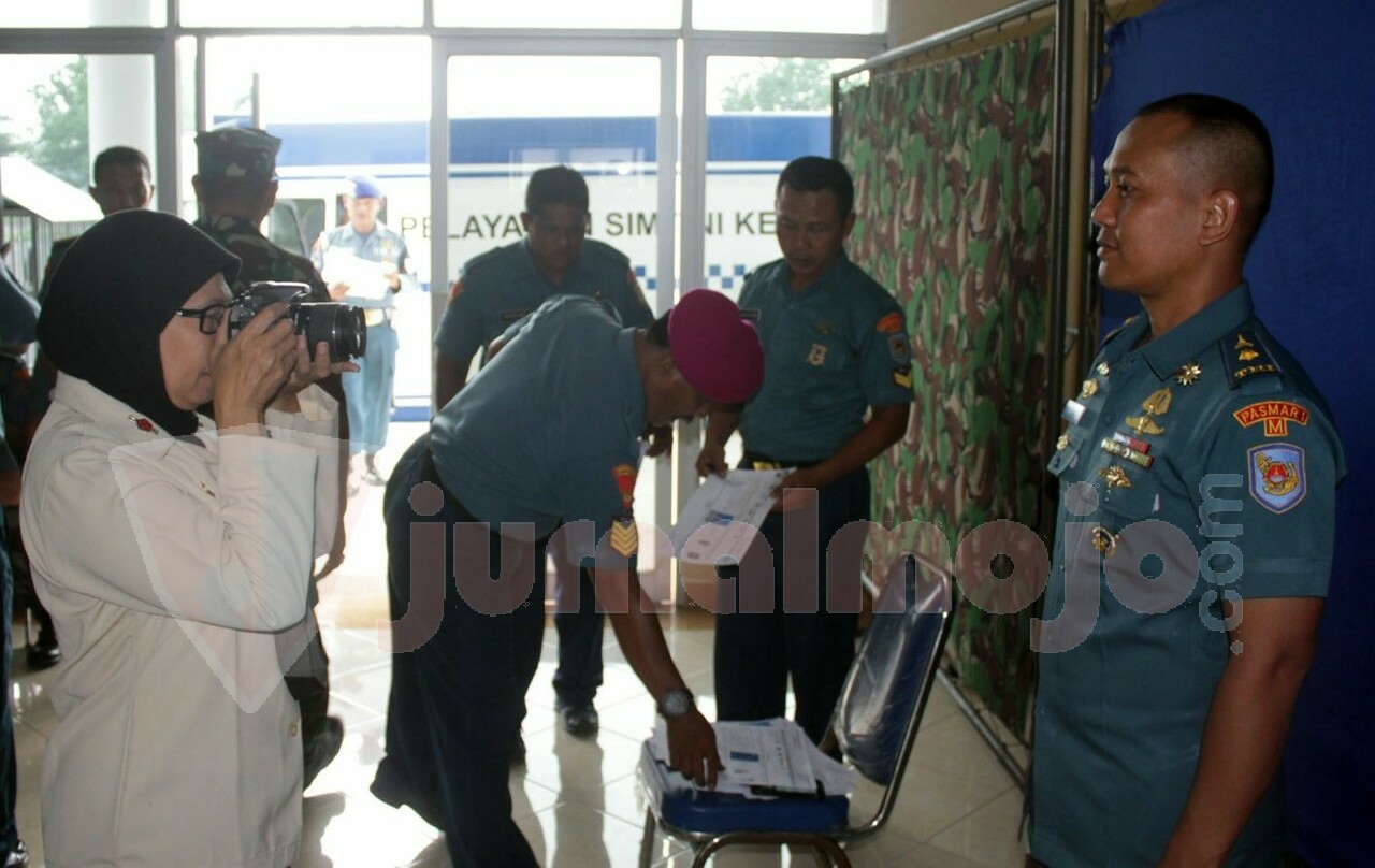 Prajurit Denmako Pasmar-1 Laksanakan Pembuatan SIM TNI - Jurnal Mojo ...