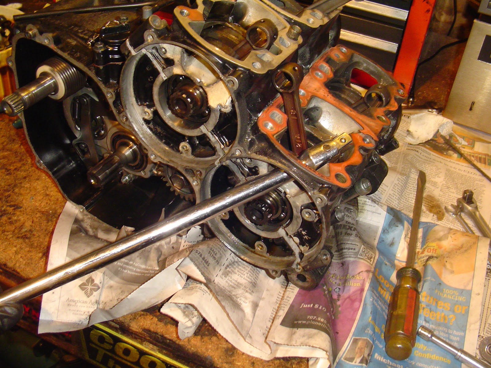 Roserunner's Reviews: Splitting RG500 Crankcases