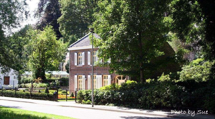 ANDRE RIEU FAN SITE THE HARMONY PARLOR: André Rieu Owns His Own Village ...