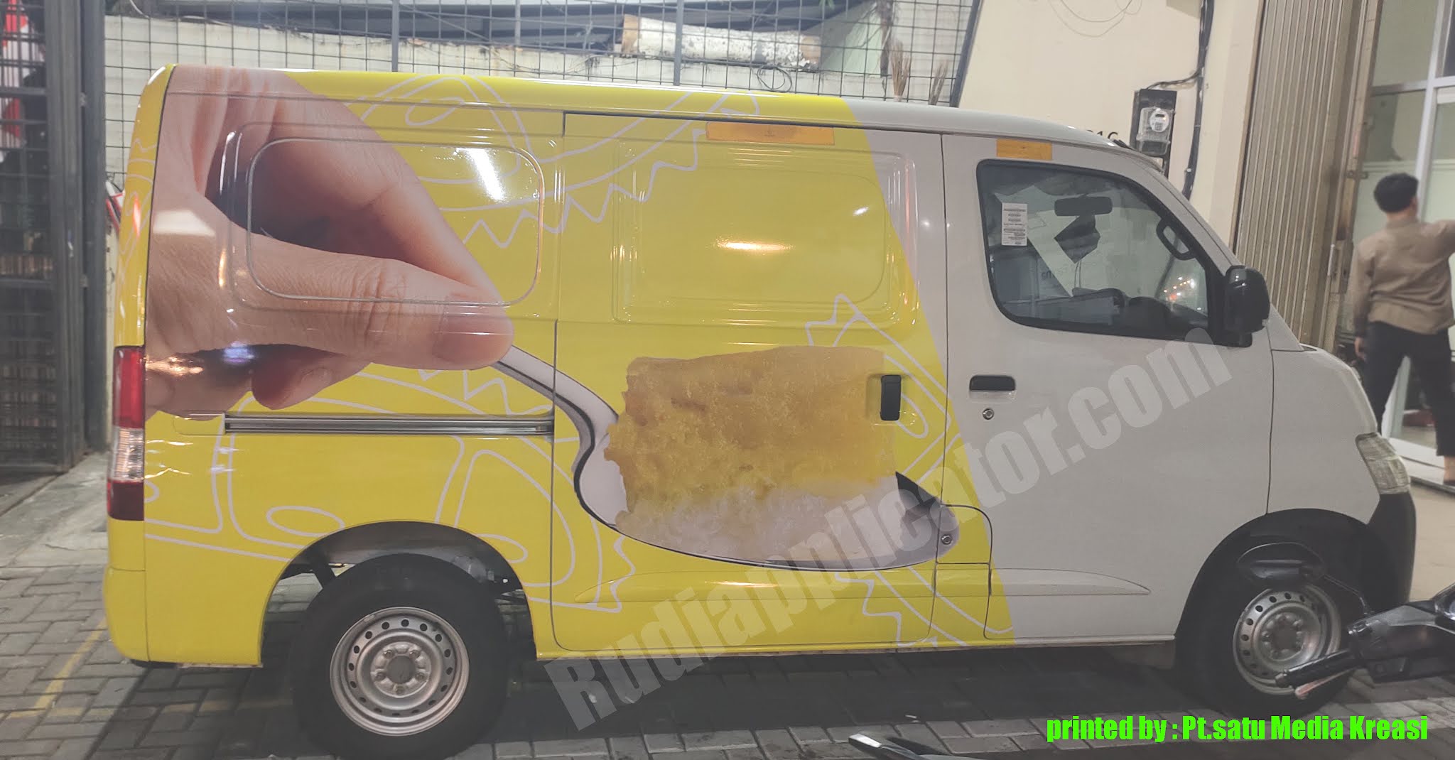 gran max Blinvand - Jasa Pemasangan Sticker Branding Jakarta ...