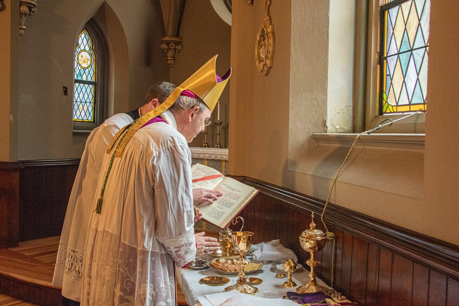 New Liturgical Movement: Photos of FSSP First Mass in Providence, RI