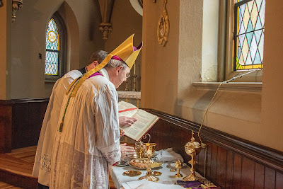 New Liturgical Movement: Photos of FSSP First Mass in Providence, RI