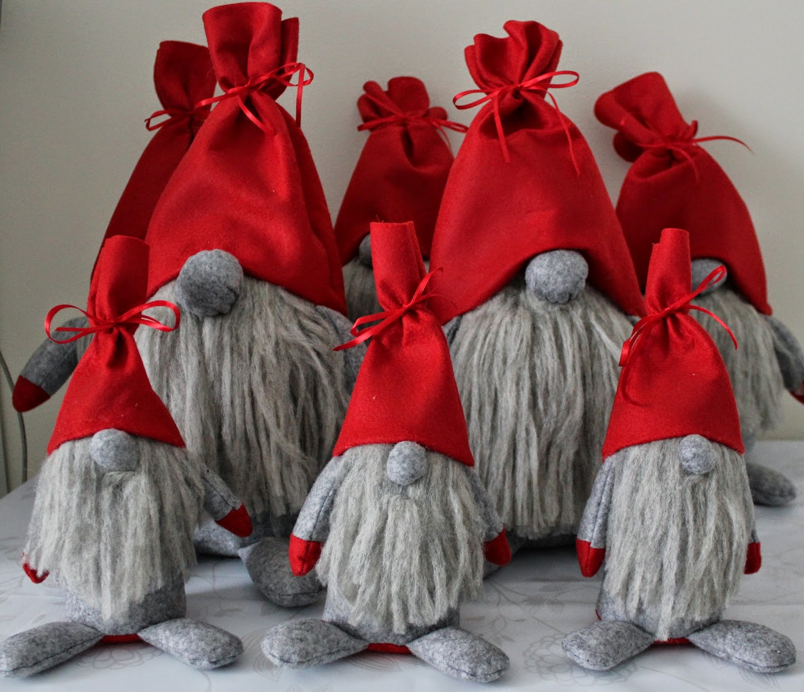 PAULETTEN PUUHAILUT: Pienet ja isot tontut