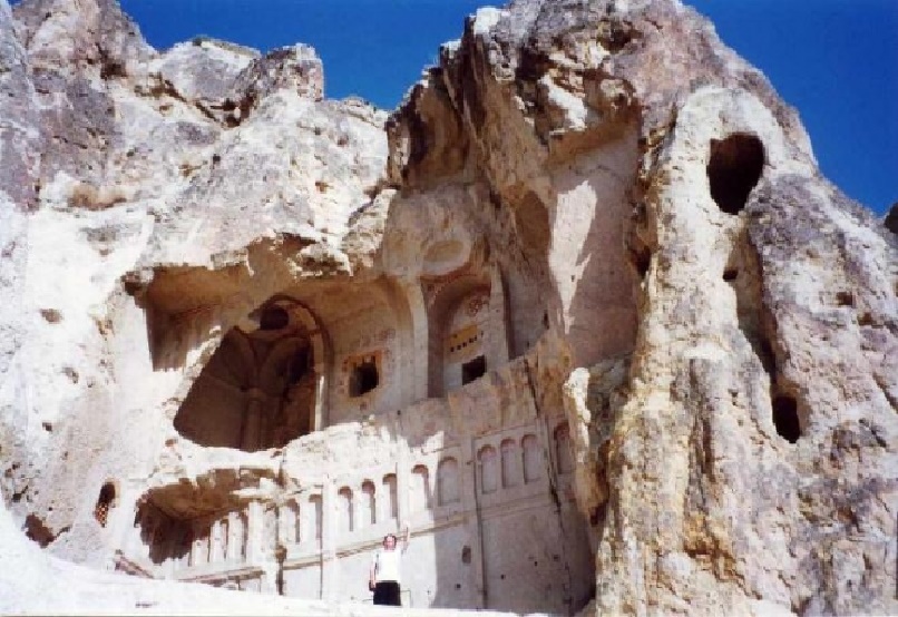 Enigmatic History: ORASELE SUBTERANE