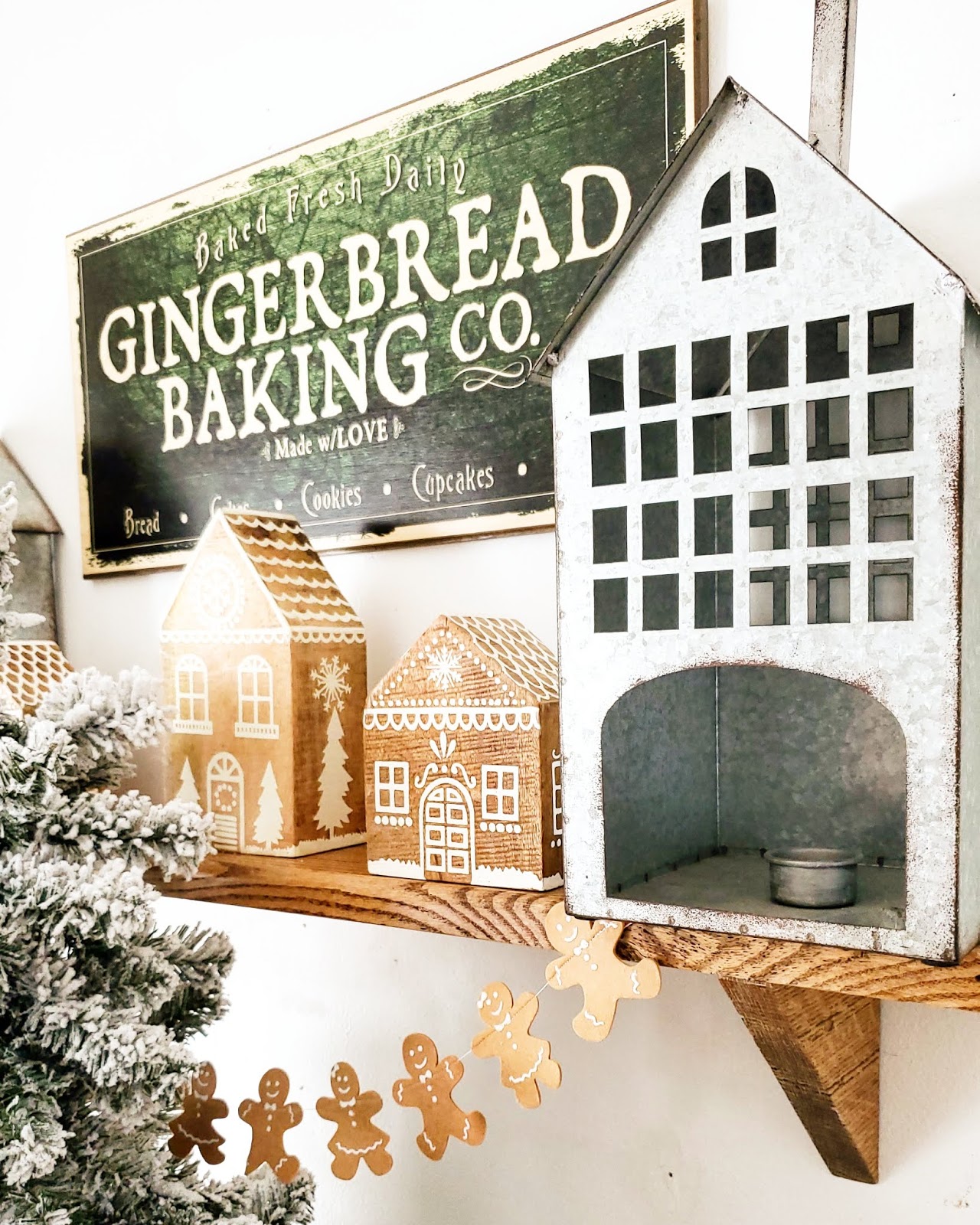 The Quaint Sanctuary: { Cottage Christmas Gingerbread Dining Room }