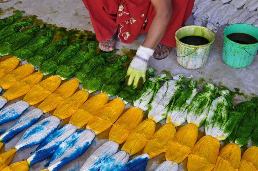 Latest sarees/salwars/Tops/kurtis designs: Tie and Dye or Bandhej or ...