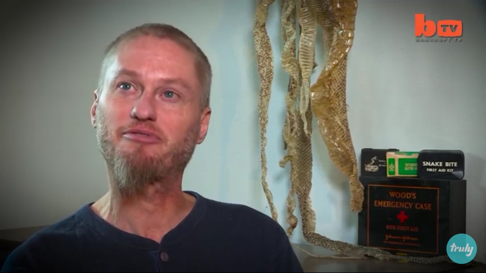 Man Who lets Black Mamba & PNG TAIPAN snake To byte him back to back ...