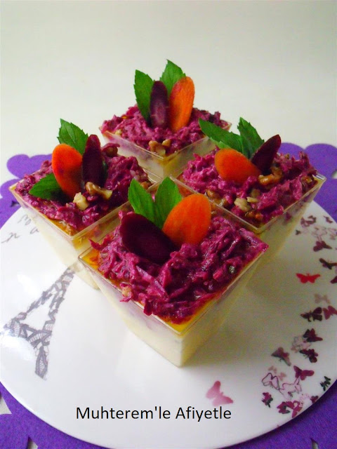 Muhterem'le Afiyetle: PATATES PÜRESİNDE, MOR HAVUÇ TARATOR