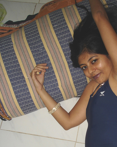 Desi Aunty In Bedroom Mallu Surf