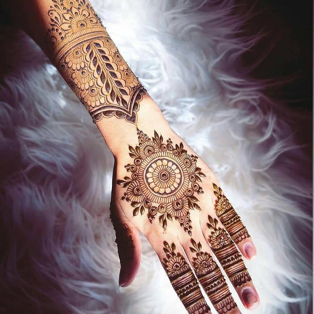 Simple Mehndi Designs 2021 to give yourself a unique touch | Daily ...