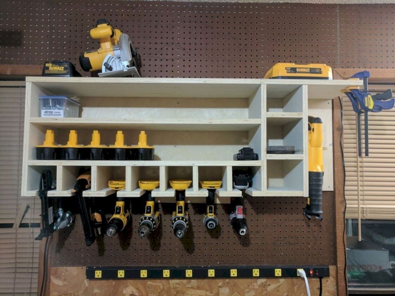 27 Unique And Neat Garage Storage Design | ARA HOME