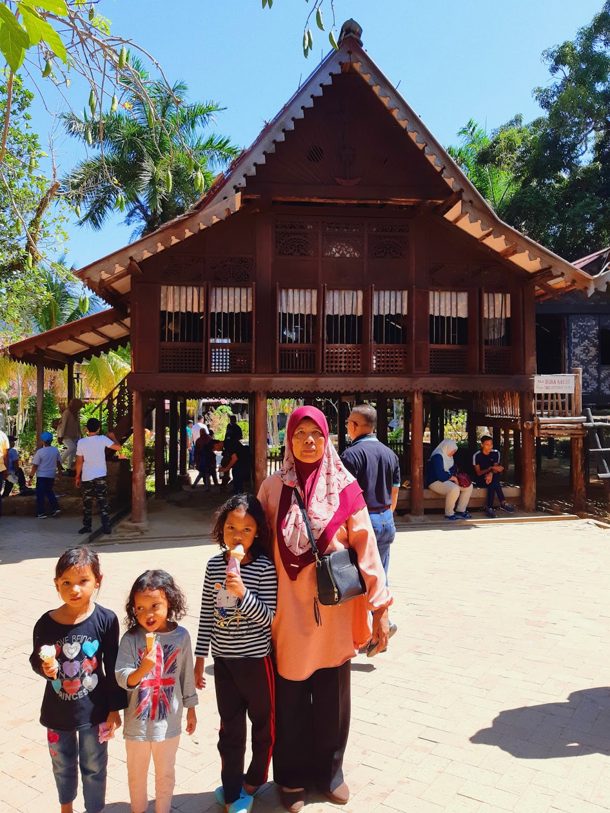 Legenda Mahsuri : Melawat Makam Mahsuri, Langkawi