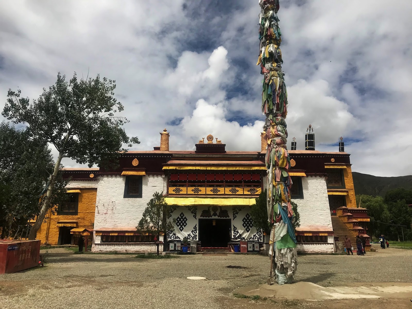 Chapelle dédiée a Shanglon Dorje Duddul ཞང་བློན་རྡོ་རྗེ་བདུད་འདུལ ...